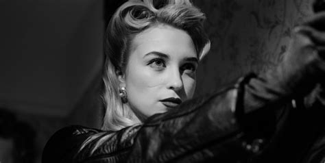 8 Heartbreaking Signs Youre In A Negative Relationship