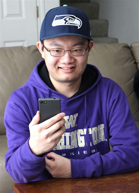 무료 이미지 스마트 폰 변하기 쉬운 남자 과학 기술 남성 사회적인 아시아 사람 인터넷 초상화 어린 푸른