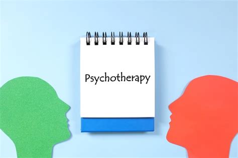 정신 건강 개념의 심리 치료 파란색 메모장으로 얼굴을 맞대고 인간의 머리 프로필의 평평한 누워 구성 0명에 대한 스톡 사진 및 기타 이미지 Istock