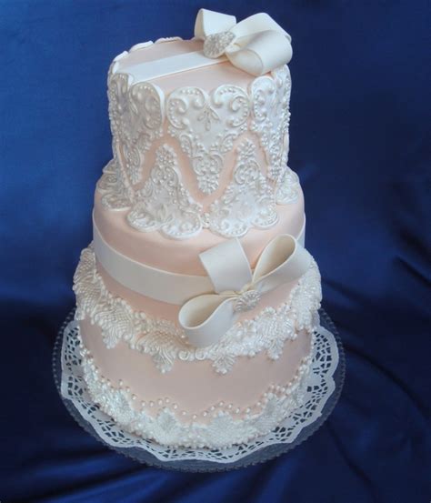 Top Lace Cakes