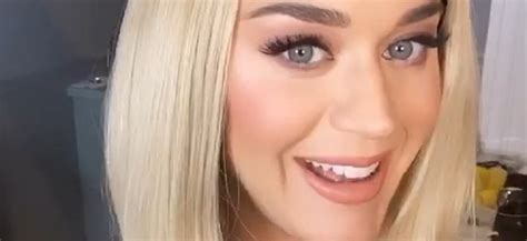 Katy Perry Manages To Gross Fans Out With Belly Button Close Up Photo