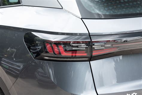 【id4 X升级款 561km 劲能四驱版尾灯侧45度俯拍图片 汽车图片大全】 易车