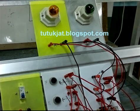 PengendaIi Instalasi Tenaga Listrik Mengendalikan Buah Lampu Menggunakan Tombol PUSH