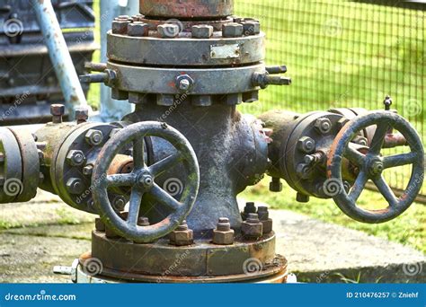Pipe Connection For Two Pipelines With Large Rotary Valves And Rotating