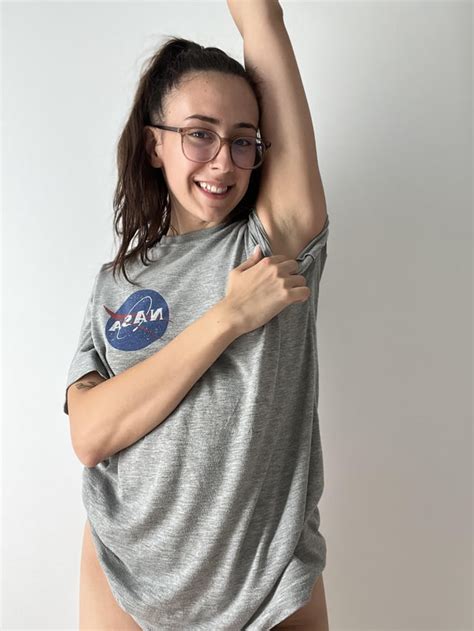 Say "YES" if you'd sniff my armpits. : r/armpitfetish