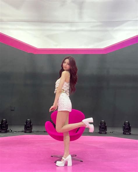 Yuna Promotes Feet