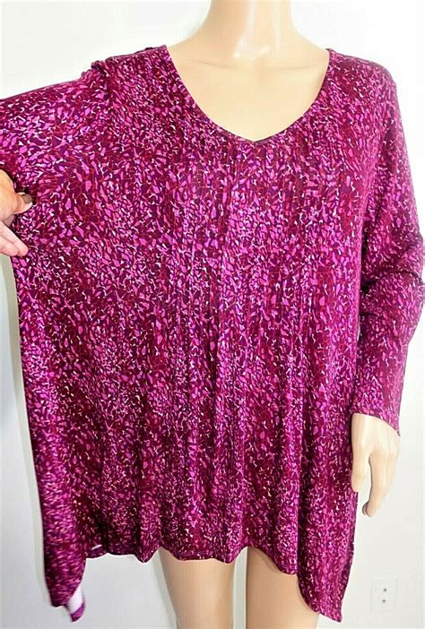 Simply Emma Women Plus Size 1x 2x Sharkbite Burgundy Rose Tunic Top