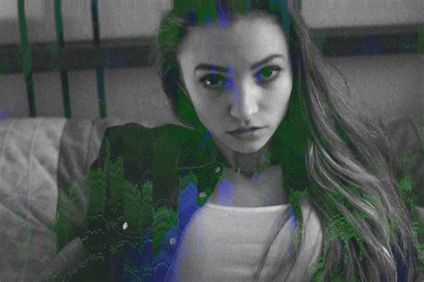 Glitch Effect V1 Masterbundles