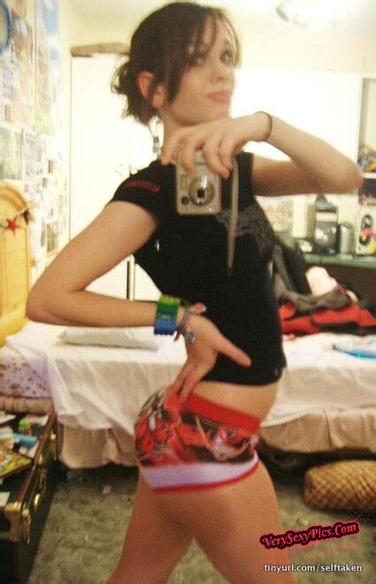 Naked Amateur Teens Selfshot Mirror Porn Pic