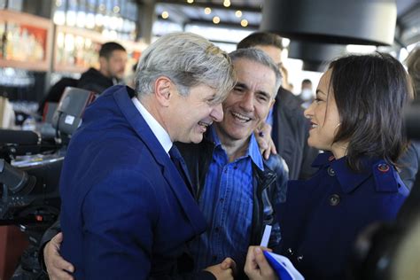 ΛΕΥΤΕΡΙΑ Full In Love O Τσακαλώτος έκανε επίσημη εμφάνιση με τη νέα του αγαπημένη φώτο