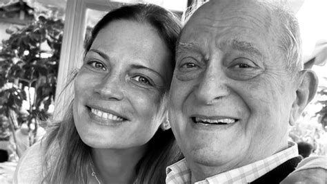 Теодора Духовникова потъна в скръб загуби един от най близките си