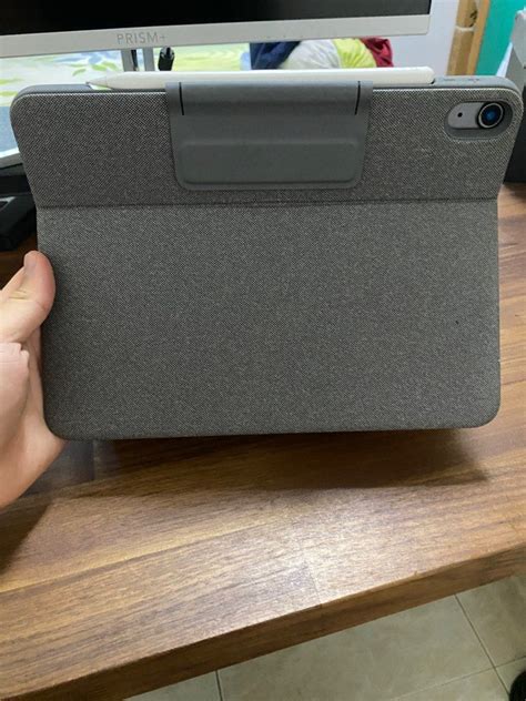 Logitech Folio Touch Keyboard Case With Trackad For IPad Air 4th Generation Mobile Phones