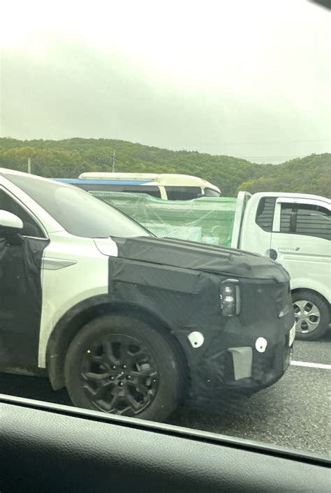 쏘렌토 페이스리프트 스파이샷 위장막은 여전하네요 스파이샷