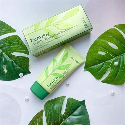 Солнцезащитный крем для лица FarmStay Green Tea Seed Moisture Sun Cream ...