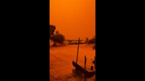 Cyclone Quand Le Ciel Devient Rouge