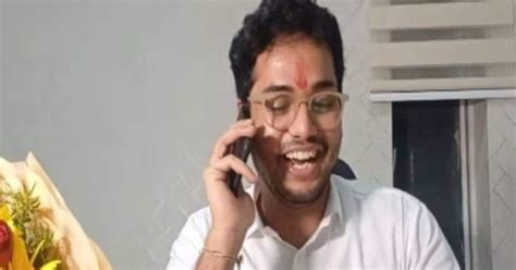 दिन में जॉब रात में पढ़ाईकिसान के बेटे अभि जैन बने Ias मिली