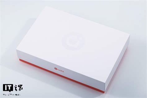 【it之家开箱】华硕 Adolbook 13 迷幻海洋配色图赏搭载