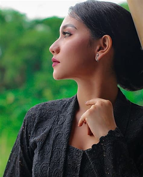 Sebelas Photo Lala Widi Kebaya Hijau Photoshoot Model Indonesia Model