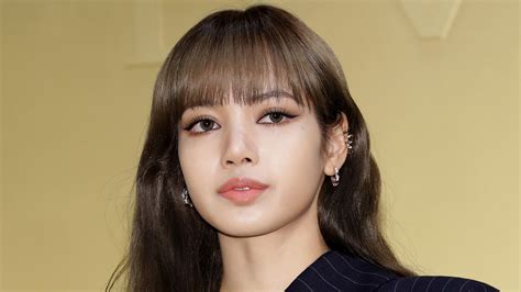 Lisas Bangs Were Practically Immobile During Blackpinks Coachella