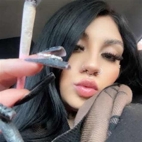 Rina 🥀 Rinaamarisaa • Threads Say More