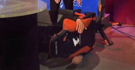 El Feroz Porrazo De Nico Peric En Pleno Programa Fue Auxiliado Por