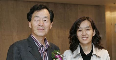 한강 ‘노벨문학상에 부친 한승원 “세상 발칵 뒤집어진 것 같은 느낌”