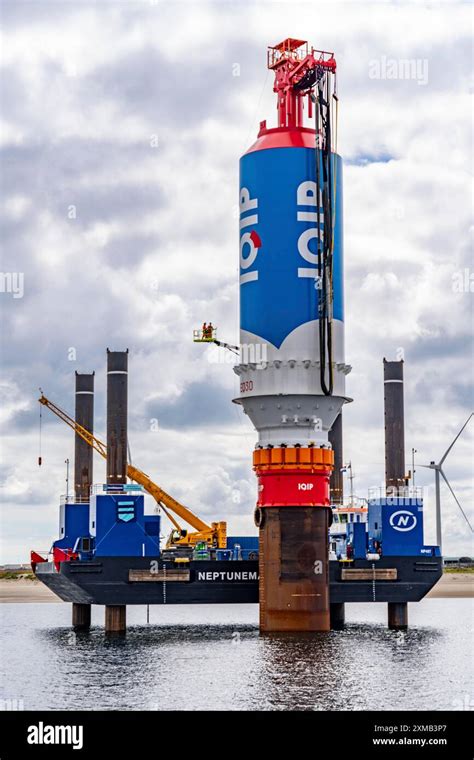 Platform With The Iqip Eq Piling System For Noise Reduced Piling Of Steel Pipes As A