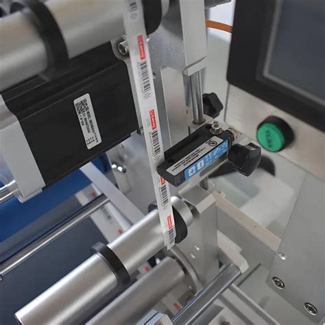 Stock Supply Vertical Rubbing Roll Automatic Labeling Machine Food