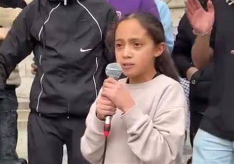 دختر بچه‌ای در برلین فریاد حمایت از فلسطین سر داد فیلم