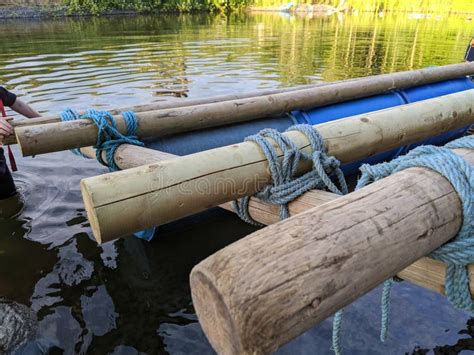 Building A Raft With Barrels