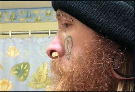 Tindikan Hidung Terbesar Di Dunia