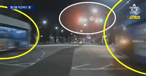 버스 3대 동시 신호위반오토바이 ‘쿵