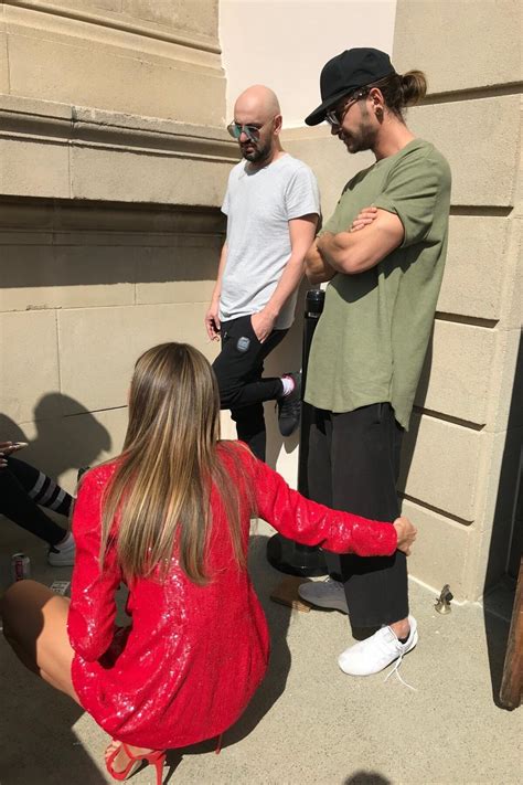 Photo Heidi Klum Fait Une Pause Cigarette Avec Des Collègues Et Avec