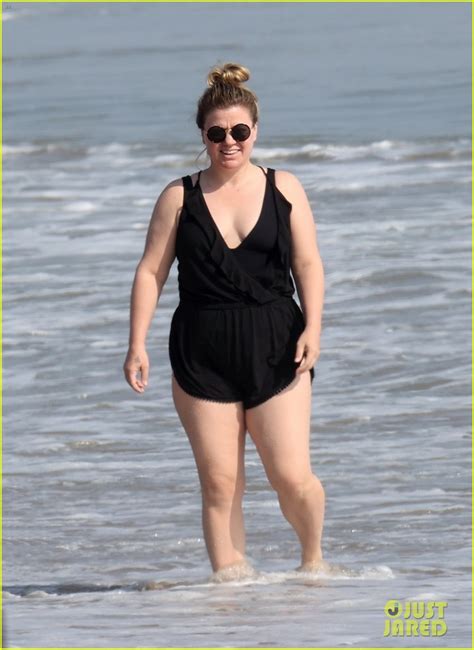 Kelly Clarkson Bikini Body