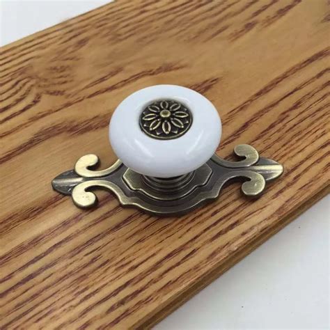 Antique Knobs For Cabinets