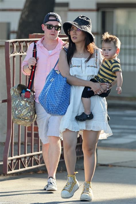 Macaulay Culkin E Brenda Song Passeiam Com O Filho Na Califórnia Quem
