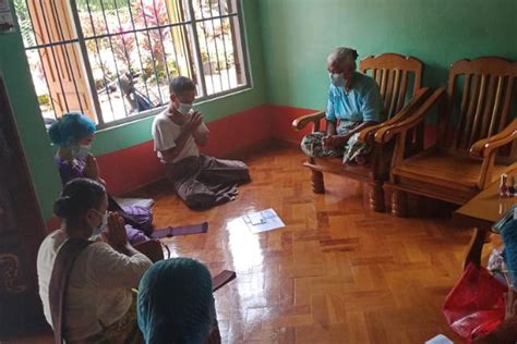 အသက်၈၅နှစ်နှင့်အထက် အဘိုးအဘွား၉၇၉ဦးတို့အား ထောက်ပံ့ငွေပေးအပ