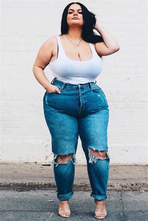 18 High Waisted Jeans And How To Wear Them Mom Jeans Outfits Plus