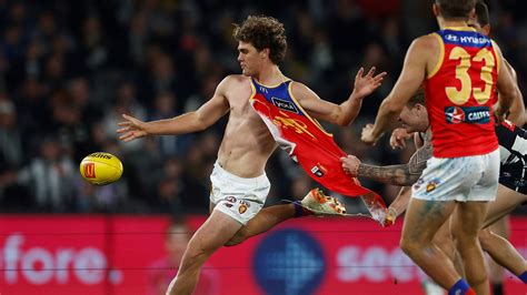 Afl Grand Final Parade 2023 Deven Robertson Taunted By Collingwood