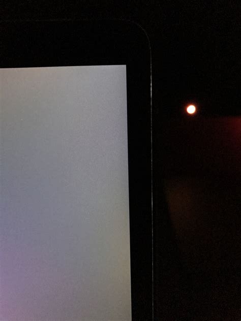 Issue Macbook Pro Tb Light Leakage Around Display Macrumors Forums