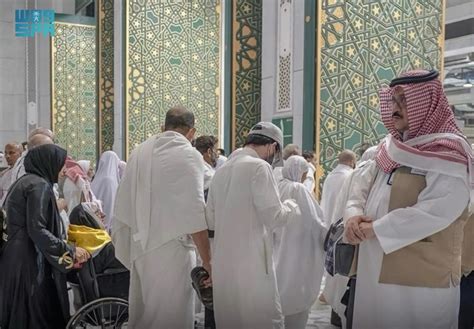 عبر 79 بابًا 754 مراقبًا لإرشاد المعتمرين والمصلين بالمسجد الحرام