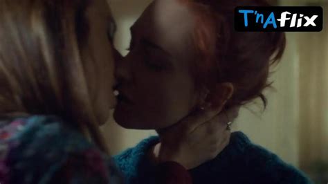 Katherine Barrell Lesbian Scene In Wynonna Earp