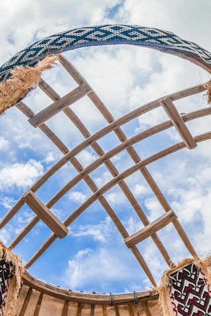Shanyrak é Uma Coroa De Madeira De Uma Iurta A Iurta é Um Edifício Residencial Portátil Curvo