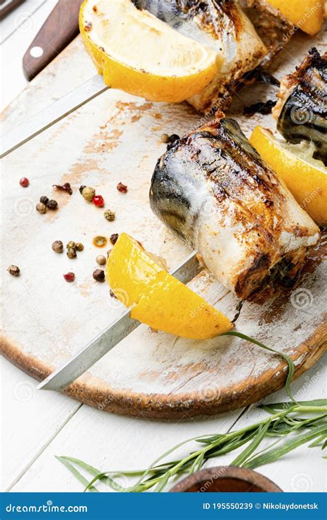 Pescados A La Parrilla En Brochetas Imagen De Archivo Imagen De Hierba Preparado 195550239