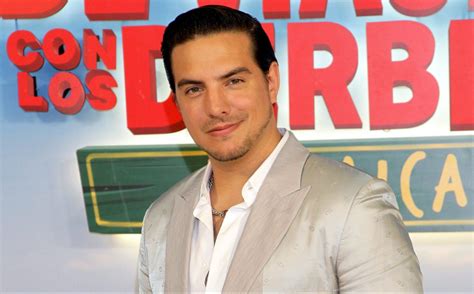 Vadhir Derbez Sufre Aparatoso Accidente Aéreo Durante Grabación De “de Viaje Con Los Derbez