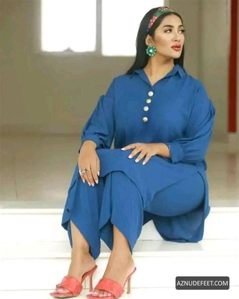 Mathira Feet Aznudefeet