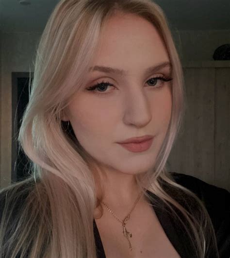 Snowyelsa Webcam Show Stripchat Global