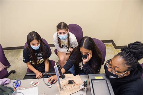 High Schoolers Spend Summer Jump Starting Their College Careers