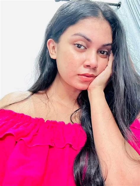 Beauty 😍 Damithri Subasinghe😍 Youtube