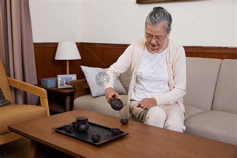 孤独空巢老人晚年居家生活高清图片下载 正版图片501793326 摄图网